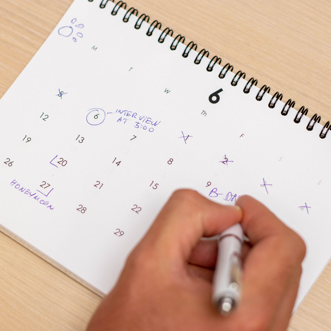 Ne-aţi făcut capul calendar, mulţumim! - Colorama Ne-aţi făcut capul calendar, mulţumim! - Colorama